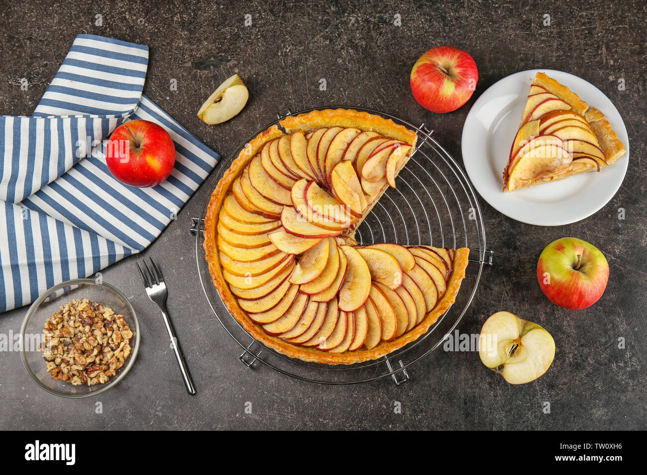 Metal stand with homemade apple pie on table Stock Photo - Alamy