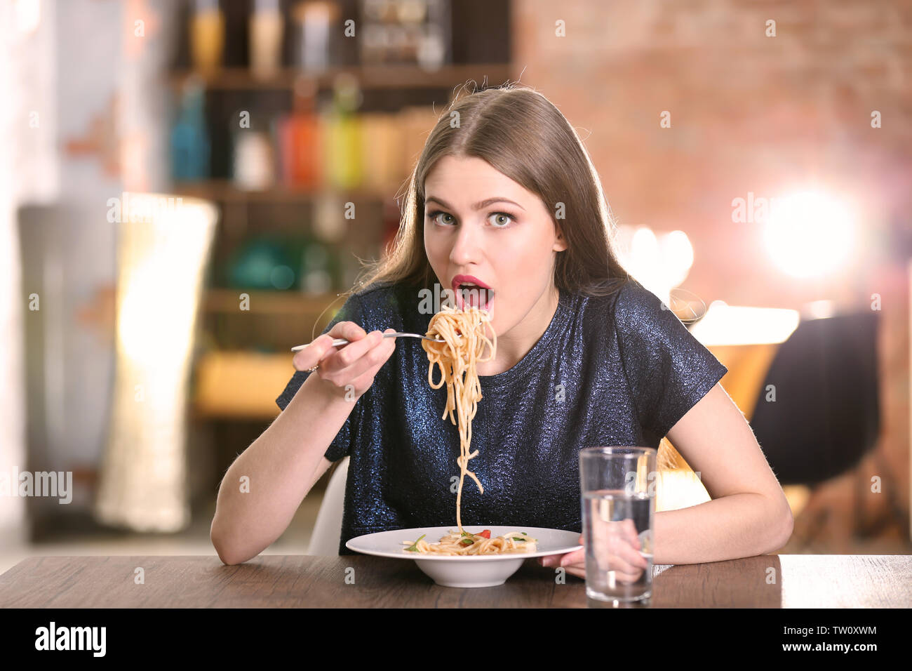 Woman eating spaghetti italy hi-res stock photography and images - Alamy