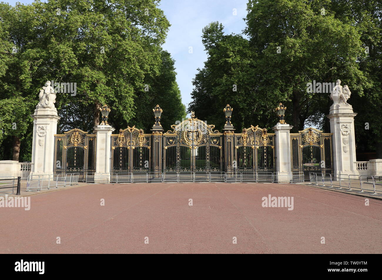 1837 buckingham palace hi-res stock photography and images - Alamy