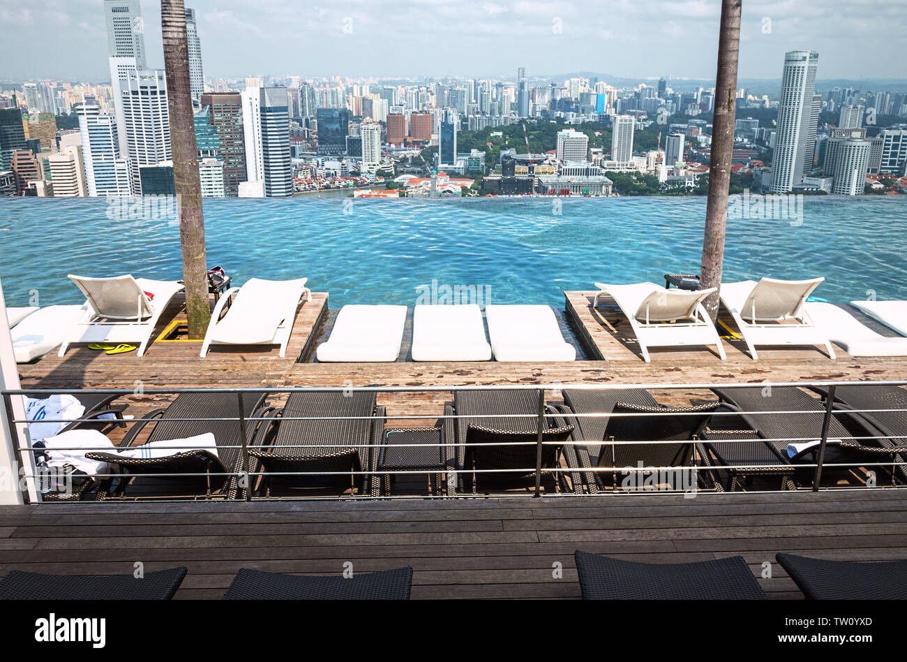 Infinity swimming pool of the Marina Bay Sands in Singapore Stock Photo ...