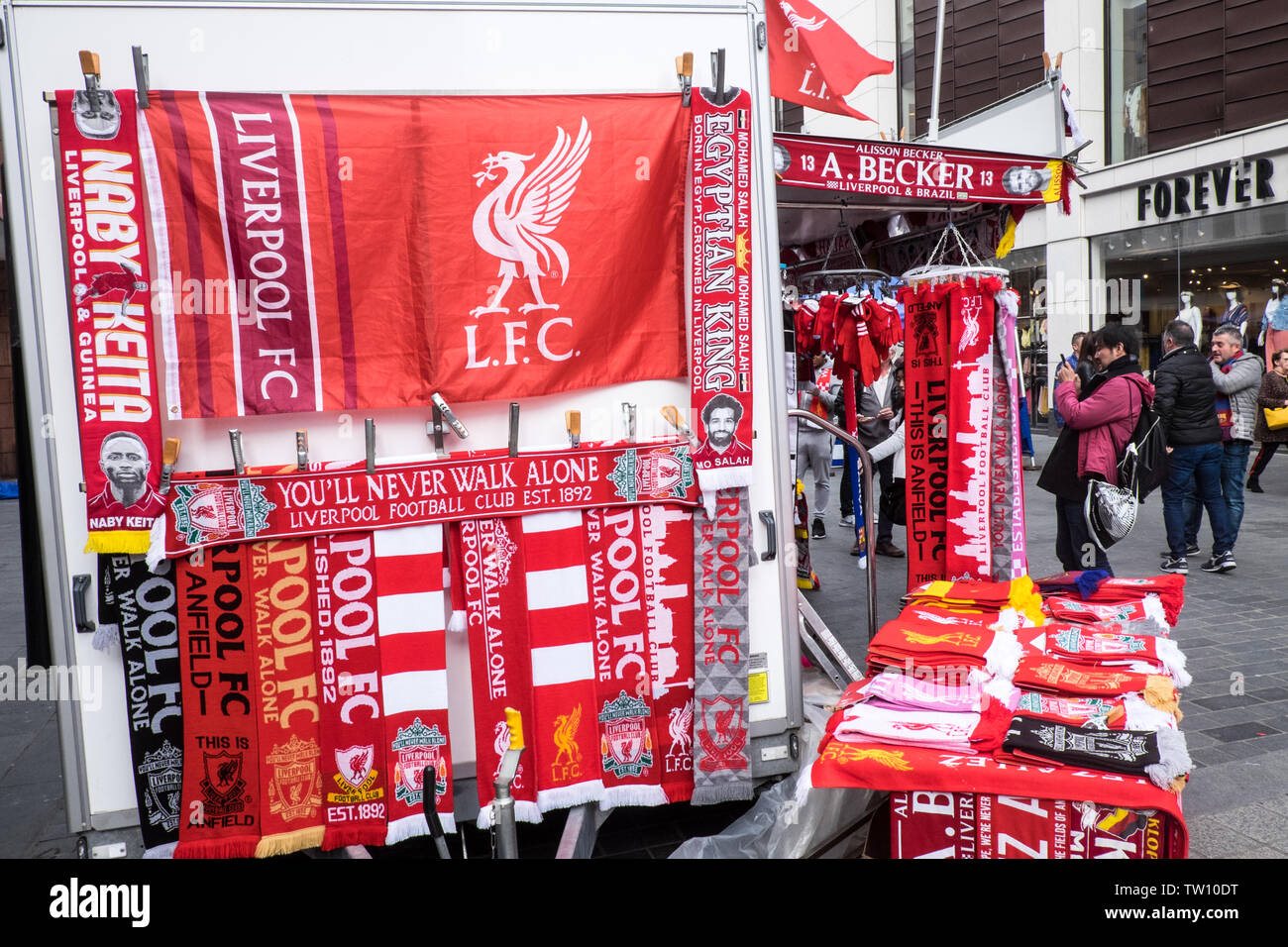 Liverpool scarves hi-res stock photography and images - Alamy