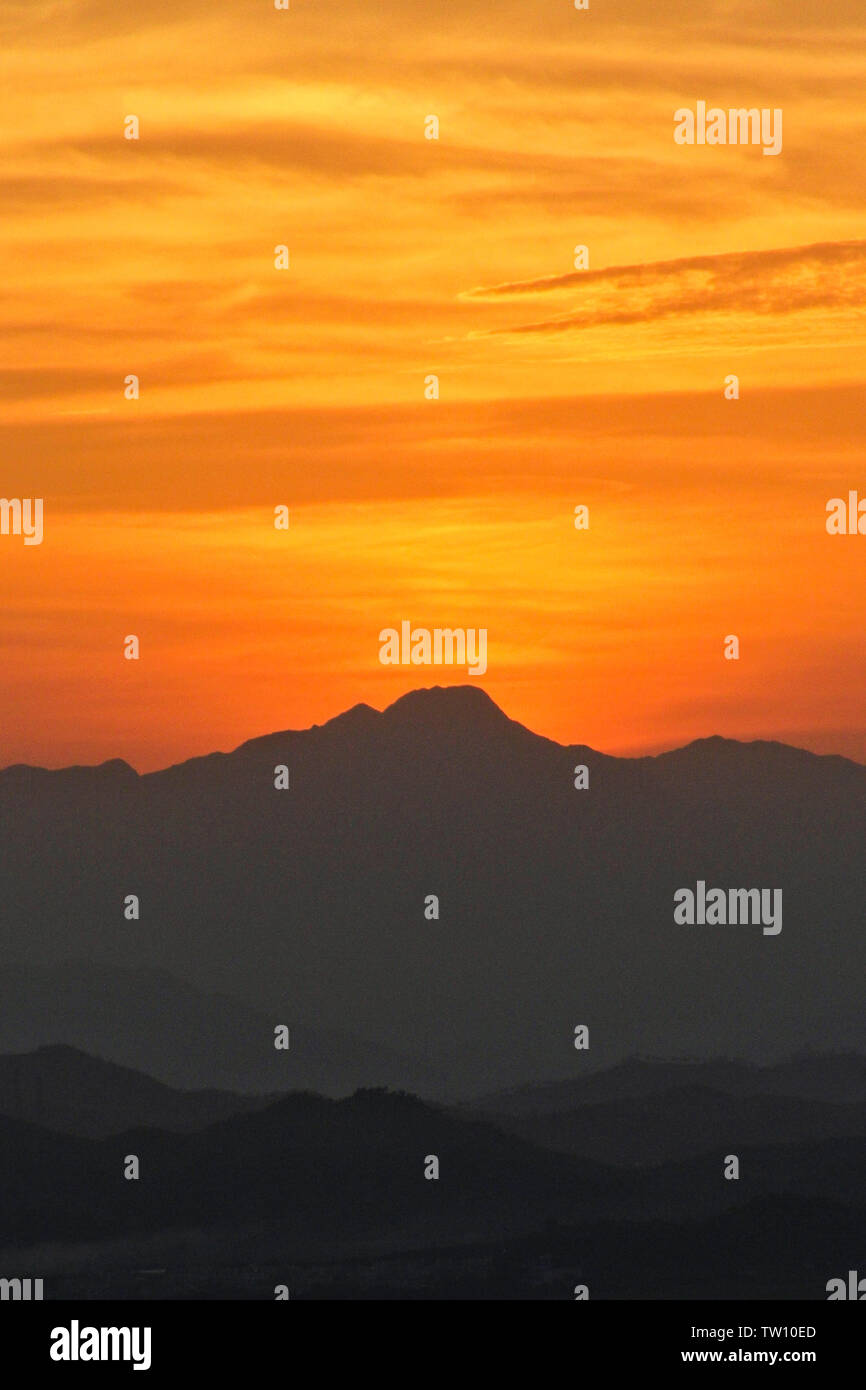 The sun is red Stock Photo - Alamy