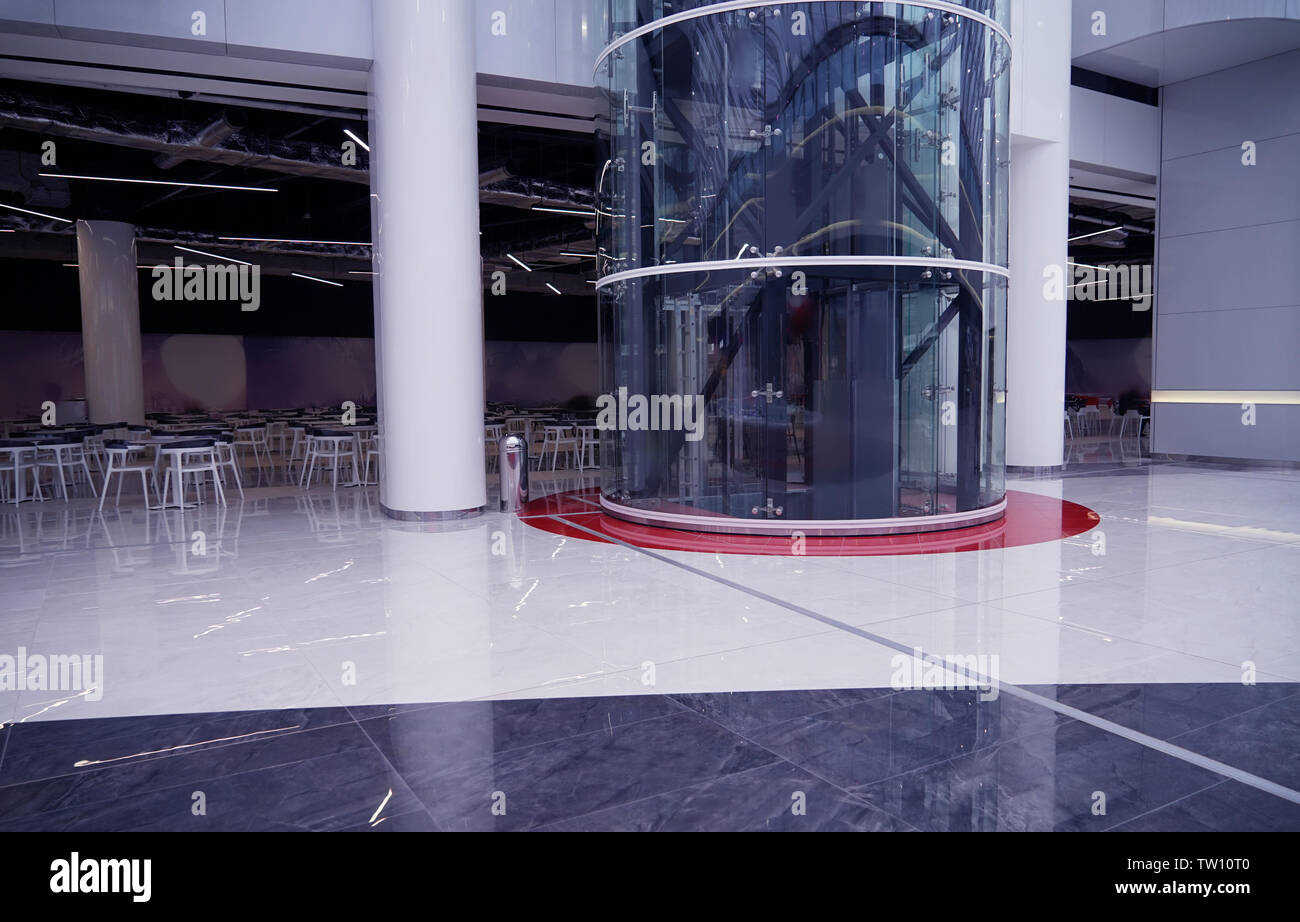 View of big empty shopping mall Stock Photo - Alamy