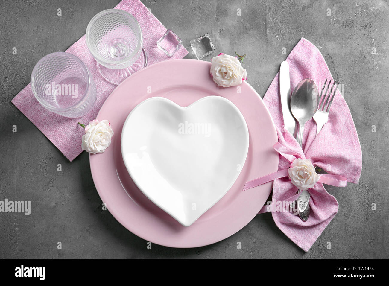Beautiful romantic table setting with flowers Stock Photo - Alamy