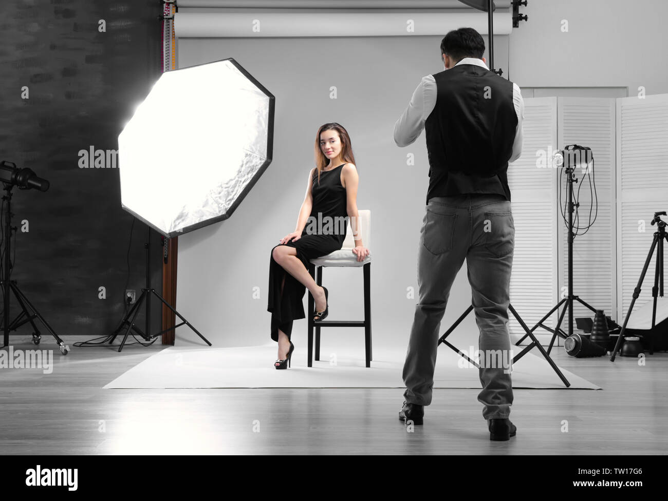 Model posing for professional photographer at studio Stock Photo - Alamy