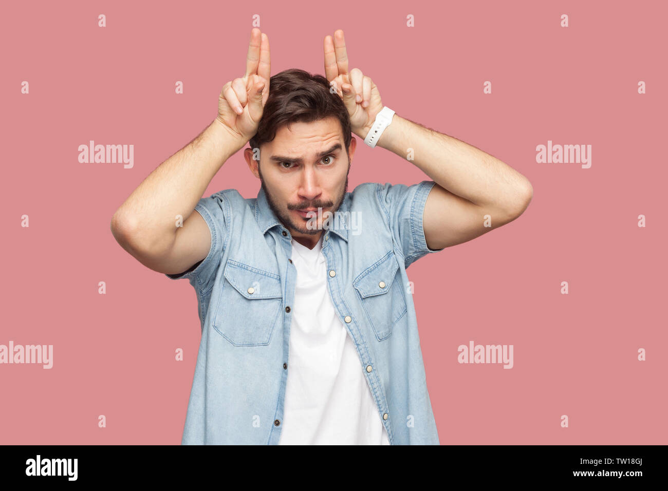 Horns hand gesture hi-res stock photography and images - Alamy