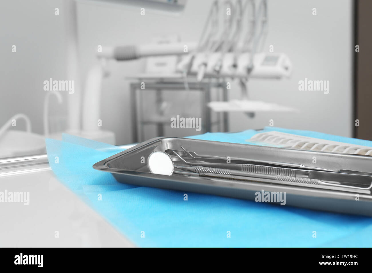 Dental basin hi-res stock photography and images - Alamy