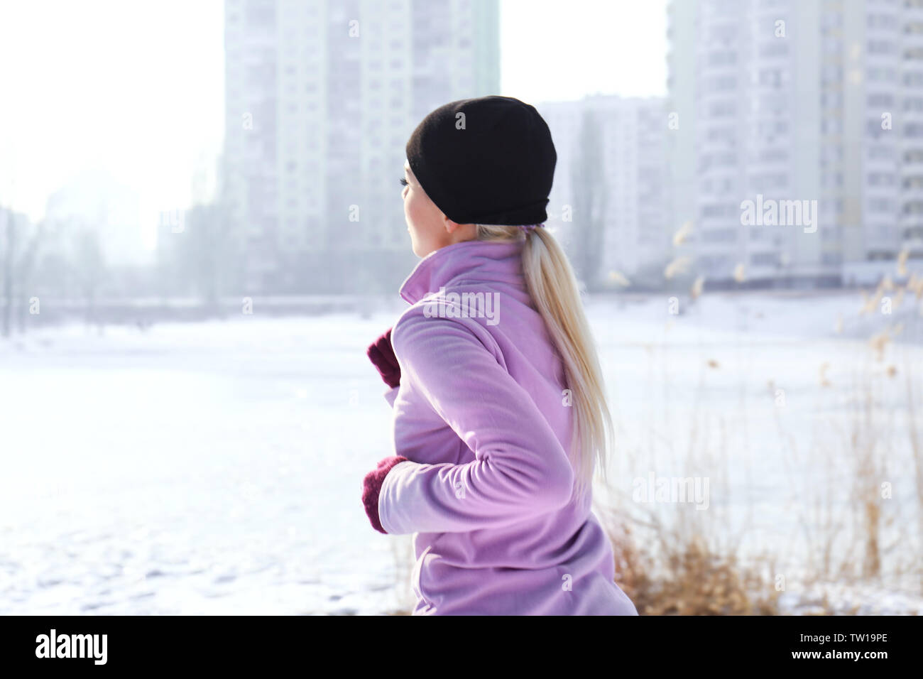 Female athlete running in snowy hi-res stock photography and images - Alamy