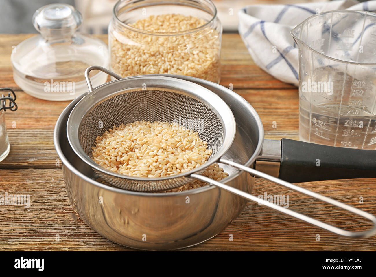 Rice sieve pan hi-res stock photography and images - Alamy