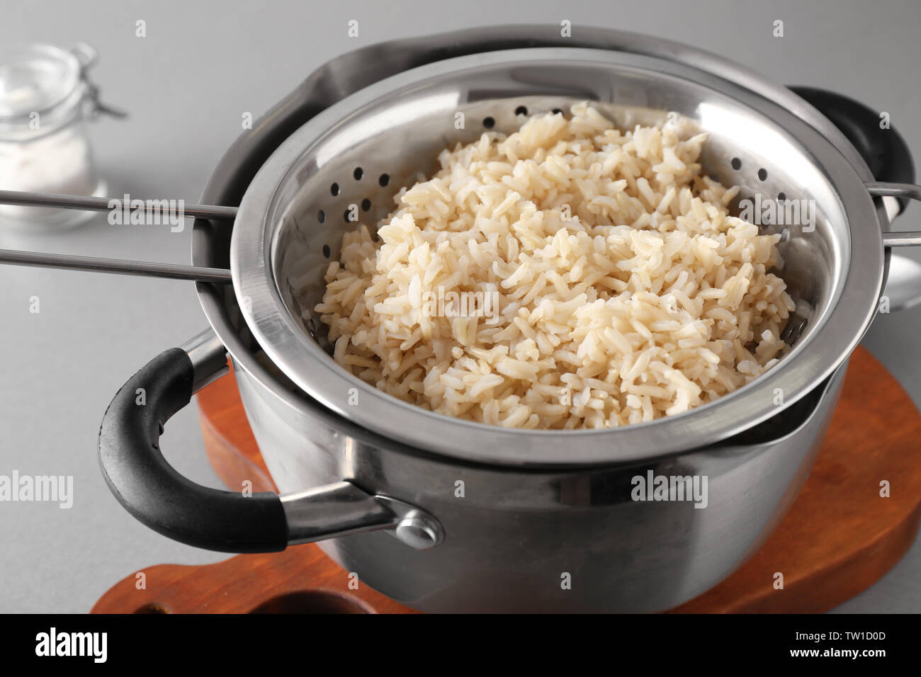 Dry cooking rice saucepan hi-res stock photography and images - Alamy