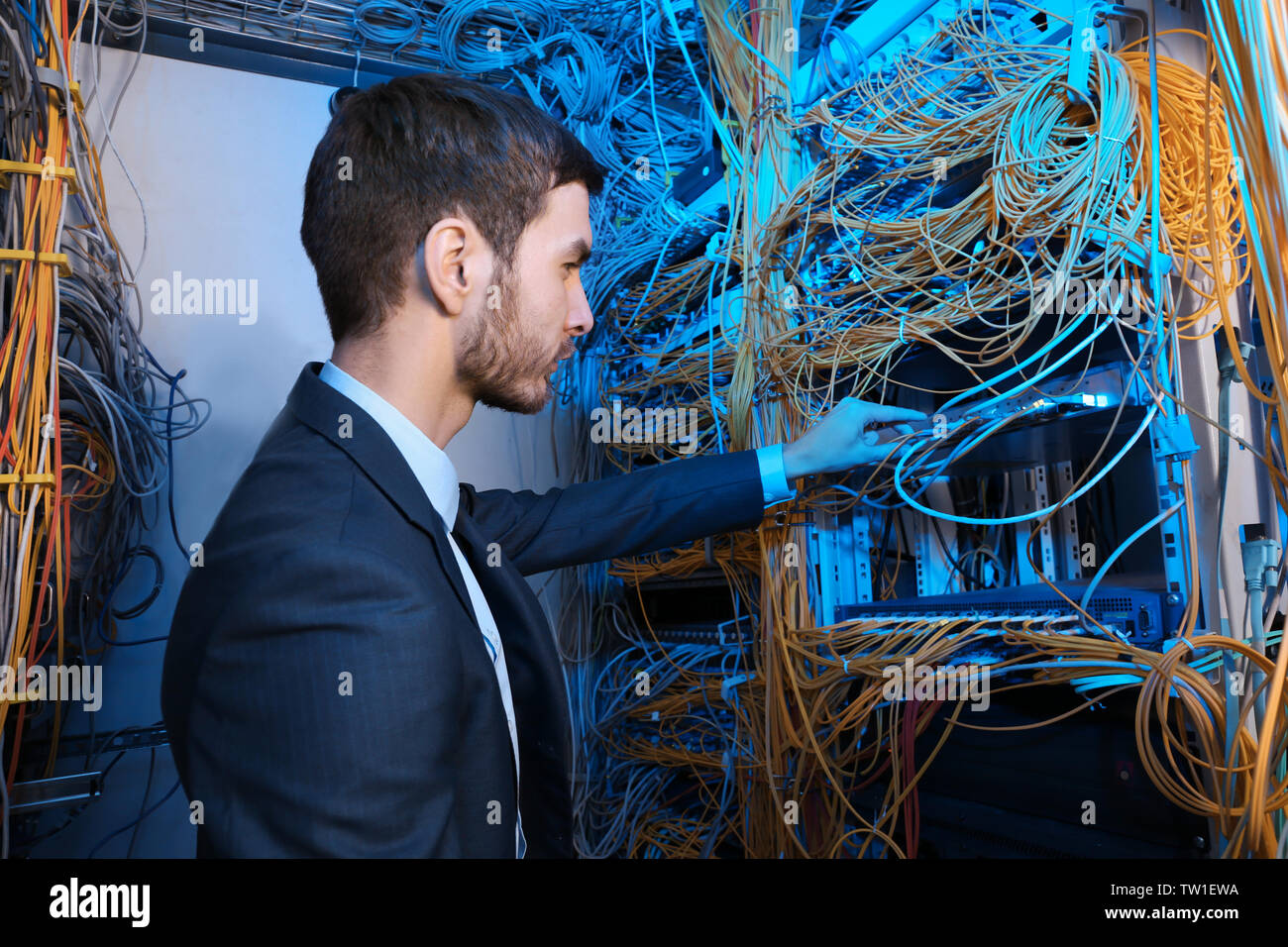 Man network systems analyst hi-res stock photography and images - Alamy