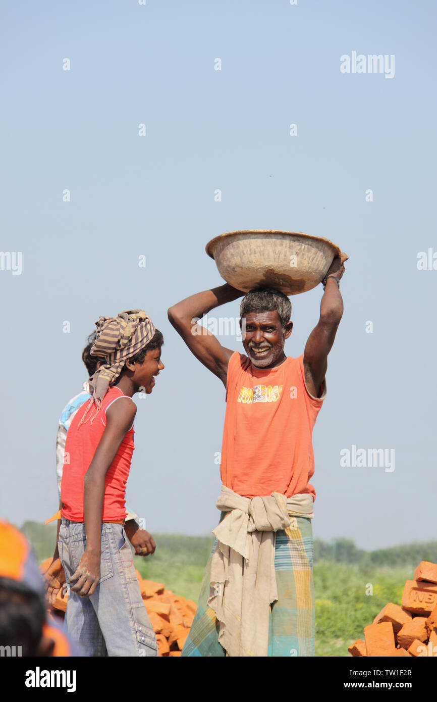 Manual workers working at a construction site, India Stock Photo - Alamy