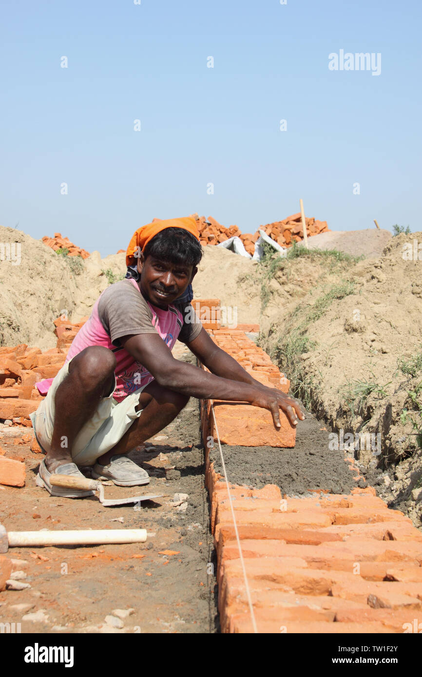 Mason working at a construction site, India Stock Photo - Alamy