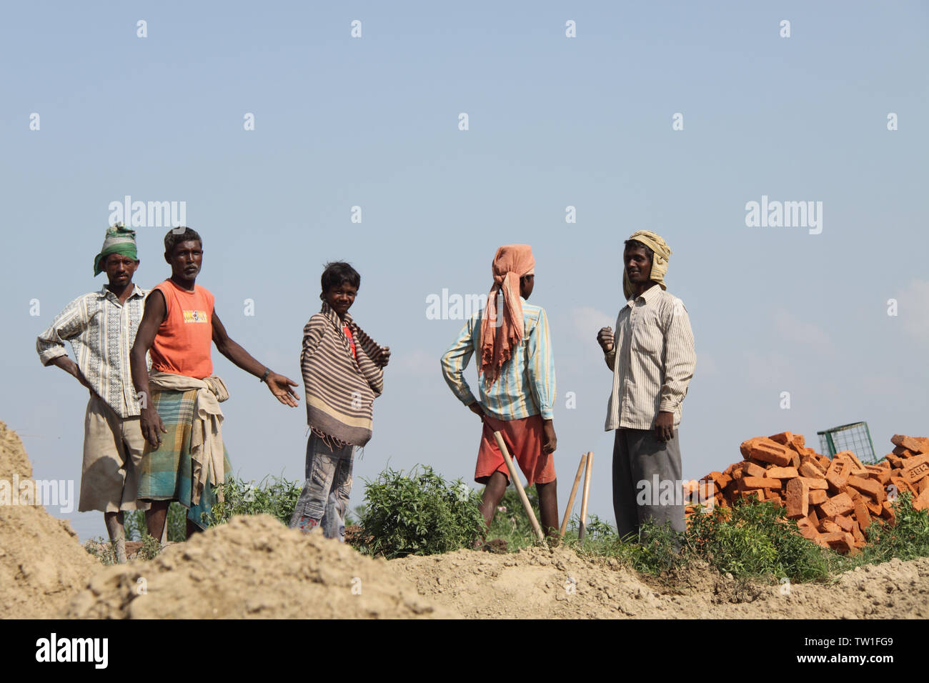 Manual workers working at a construction site, India Stock Photo - Alamy