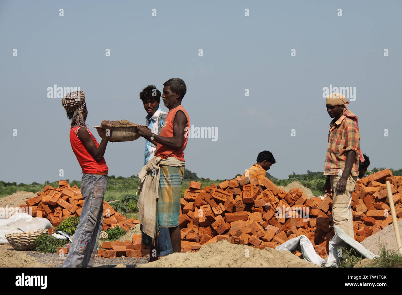Manual workers working at a construction site, India Stock Photo - Alamy