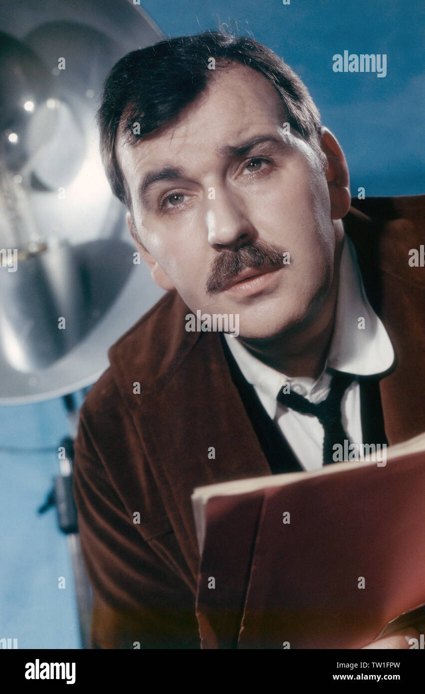 Bernhard Wicki, Schweizer Schauspieler und Regisseur, Deutschland Ende ...