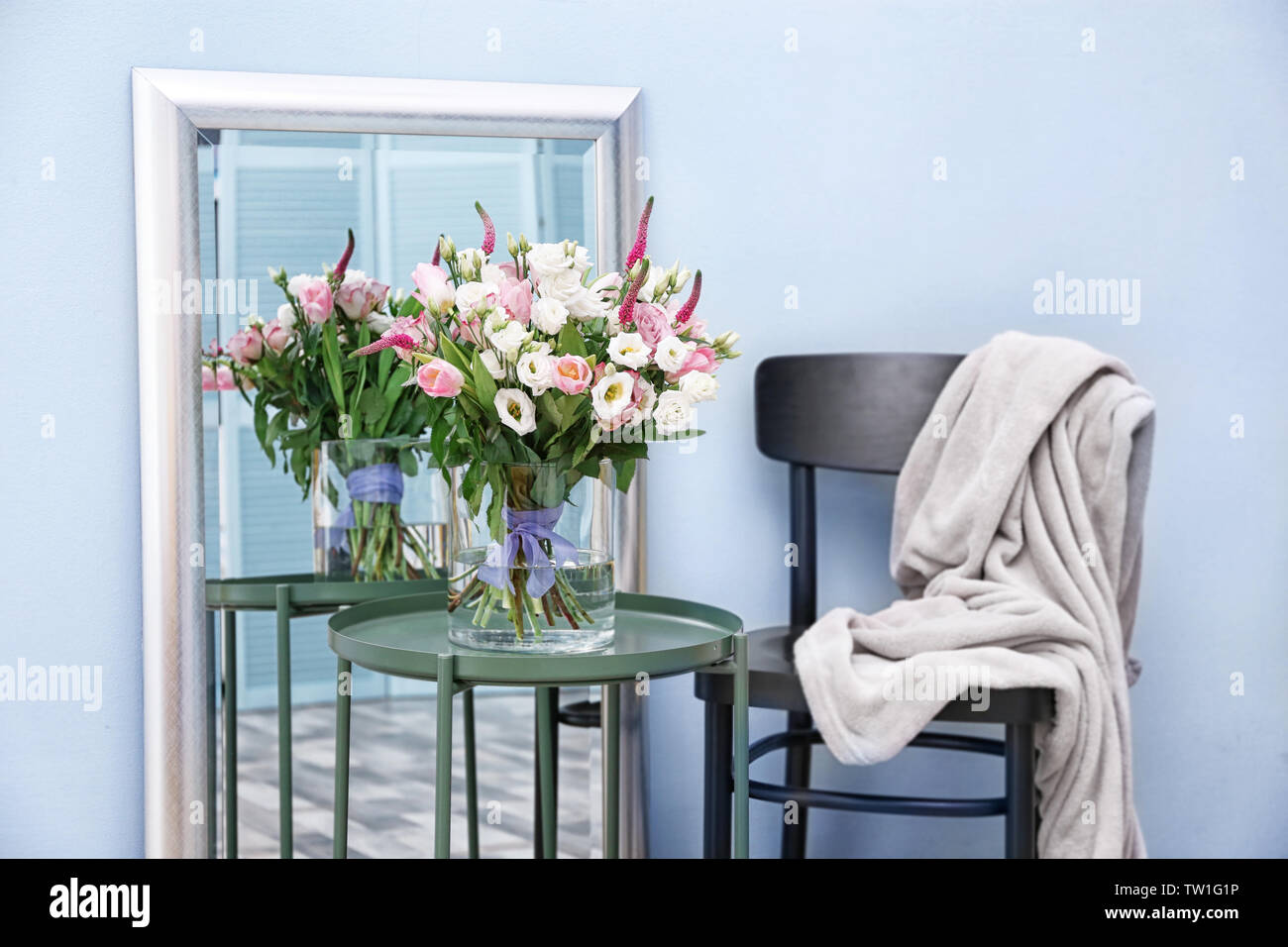 Interior design of room with beautiful flowers Stock Photo - Alamy