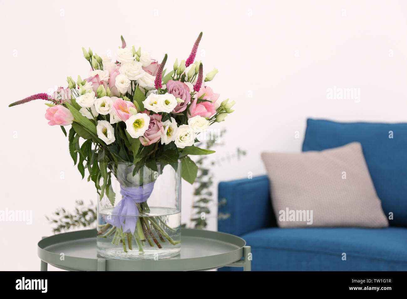 Interior design of room with beautiful flowers Stock Photo - Alamy