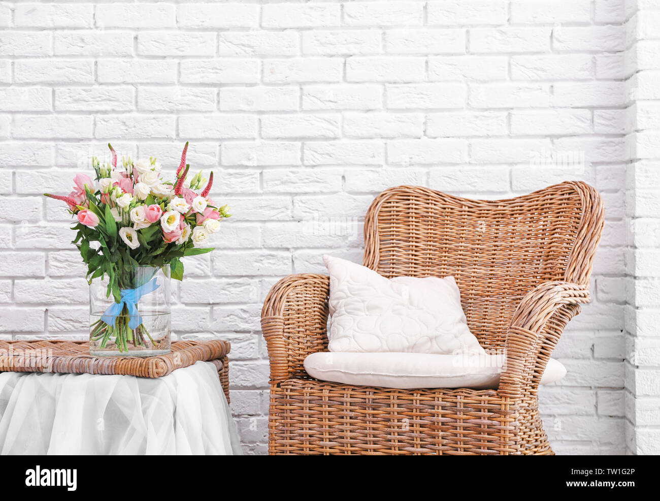 Interior design of room with beautiful flowers Stock Photo - Alamy
