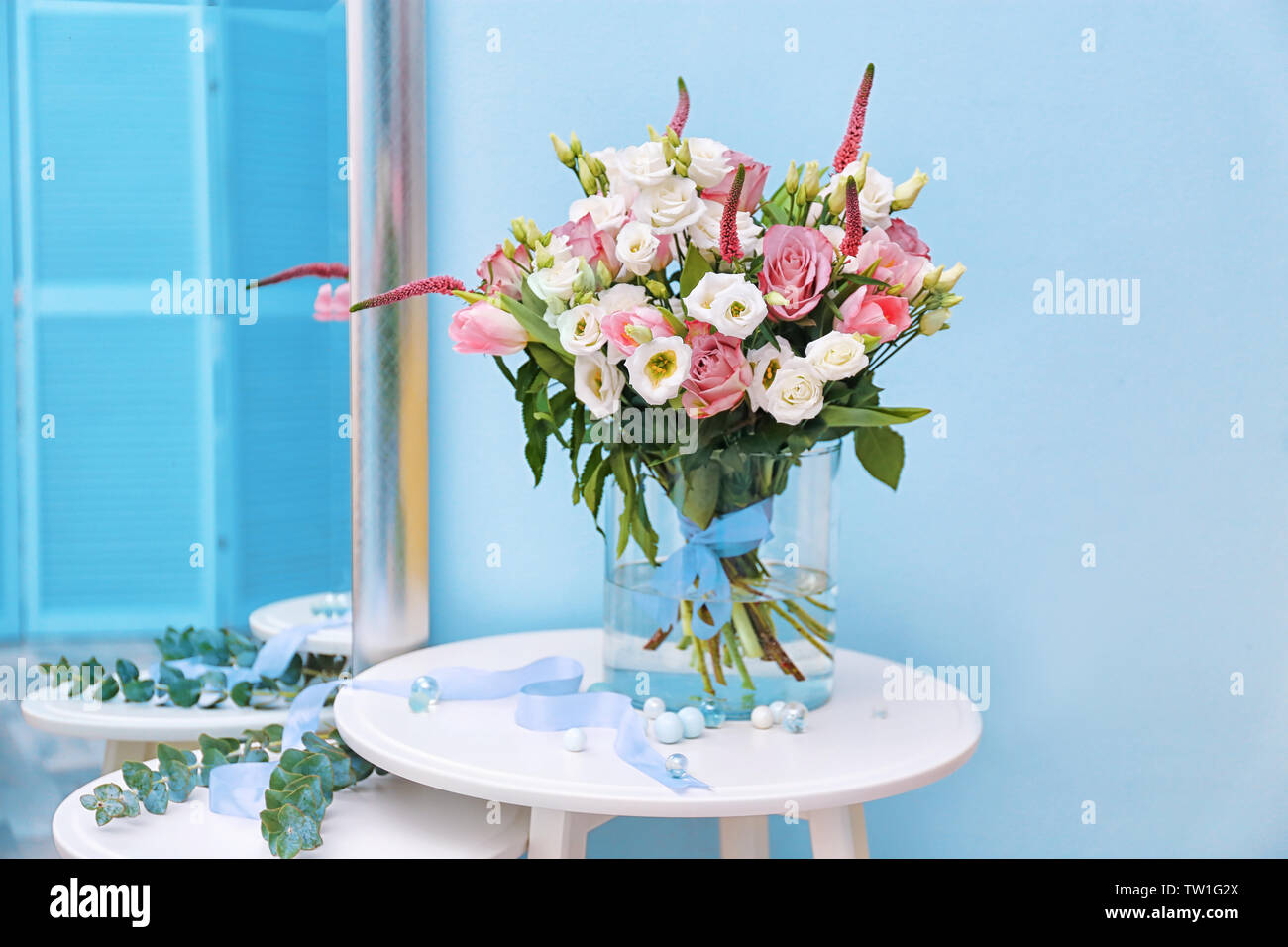 Interior design of room with beautiful flowers Stock Photo - Alamy