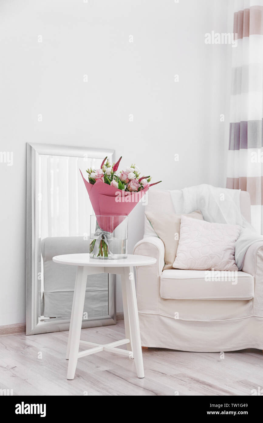 Interior design of room with beautiful flowers Stock Photo - Alamy