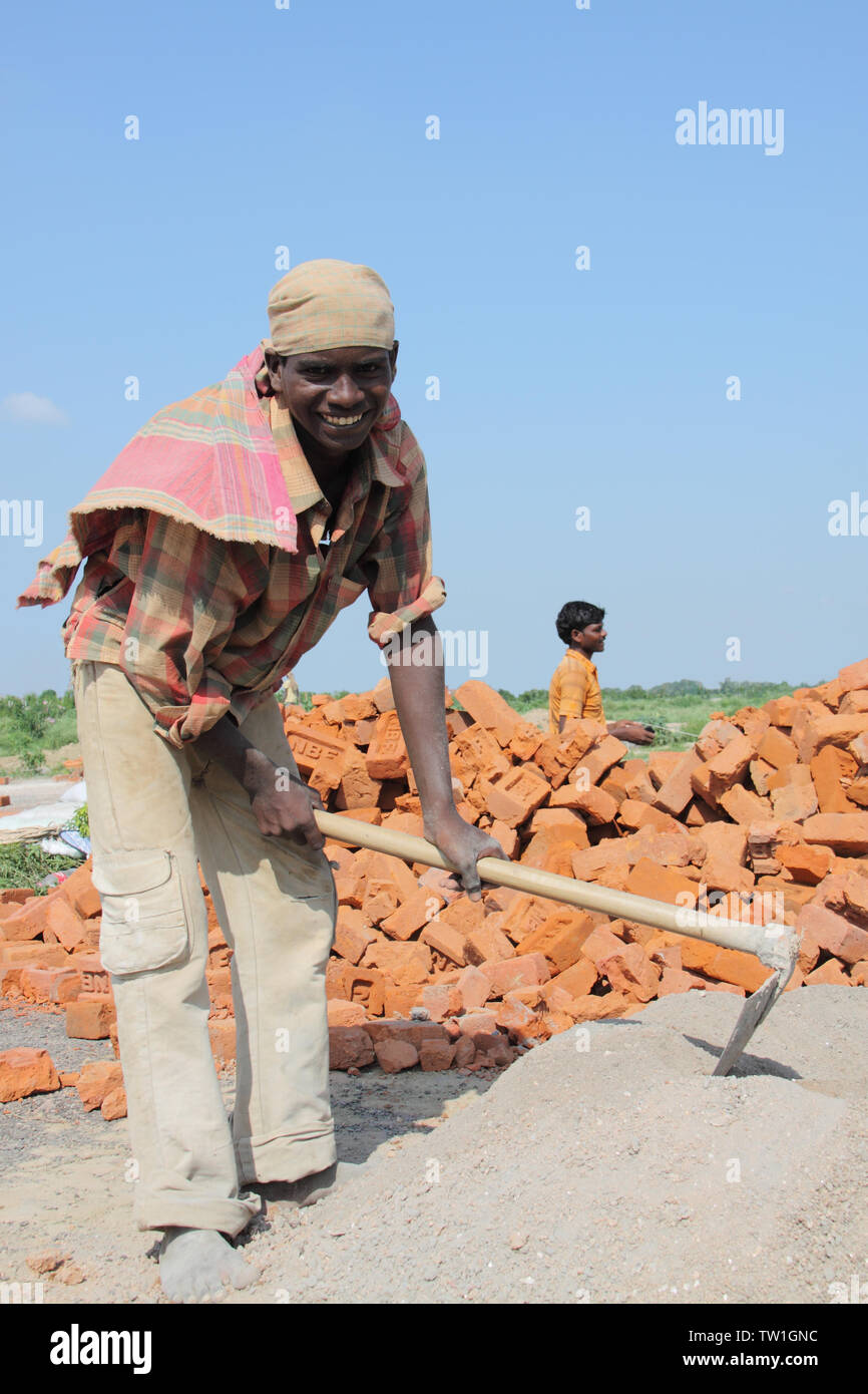 Manual worker working at a construction site, India Stock Photo - Alamy