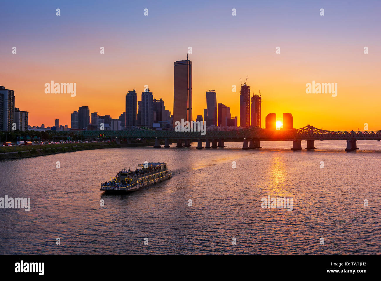 South korea seoul water fountain hi-res stock photography and images ...