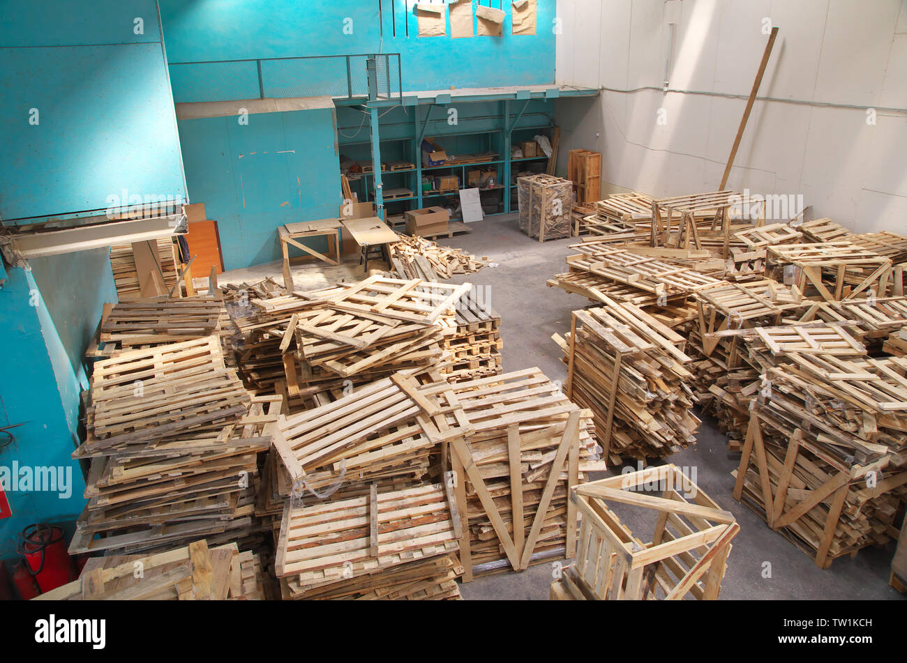 Dump of warehouse pallets Stock Photo - Alamy