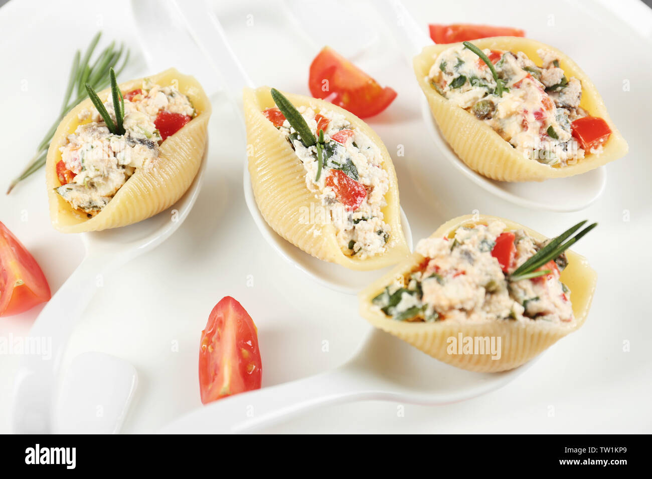 Stuffed conchiglie hi-res stock photography and images - Alamy