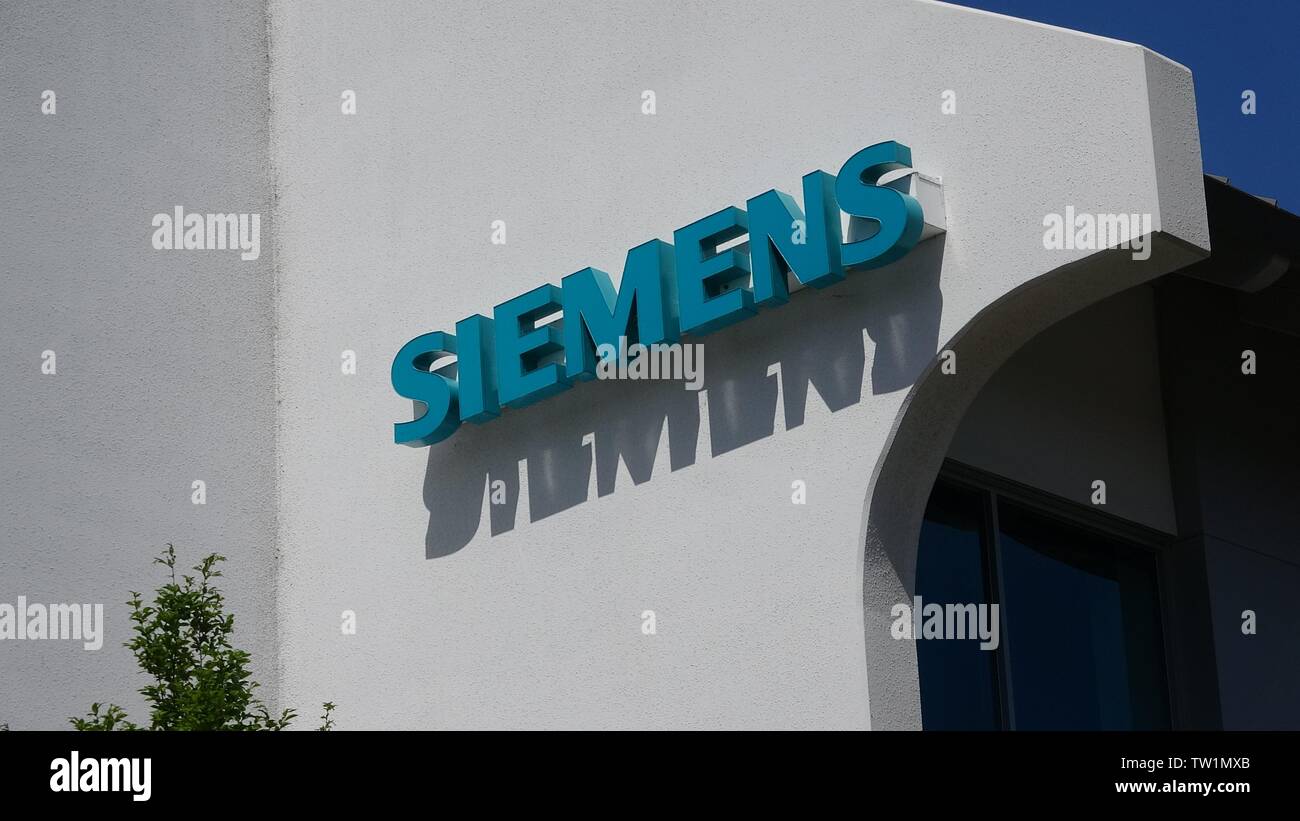 Siemens logo hi-res stock photography and images - Alamy