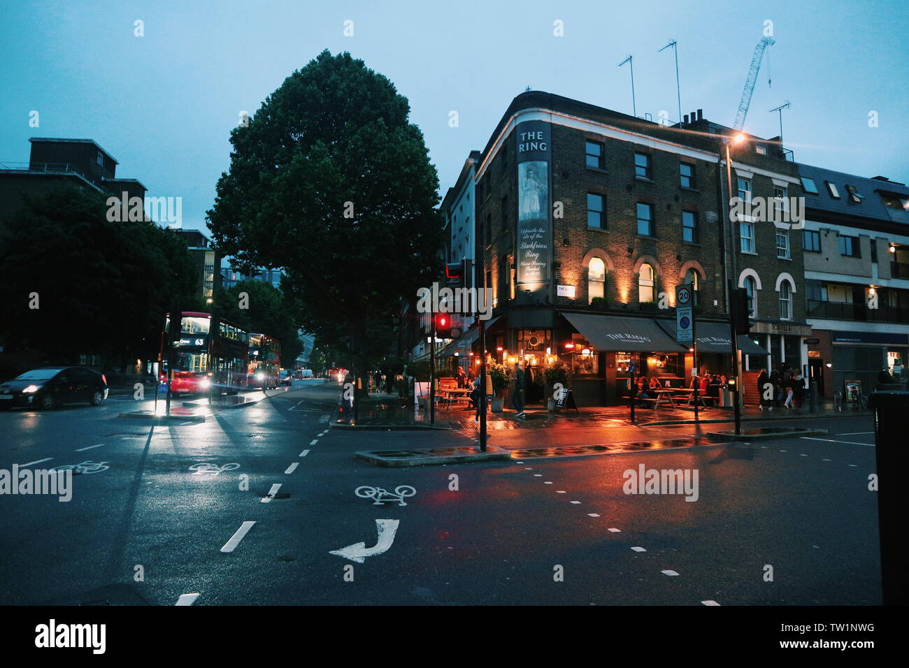 Traffic intersection london hi-res stock photography and images - Alamy