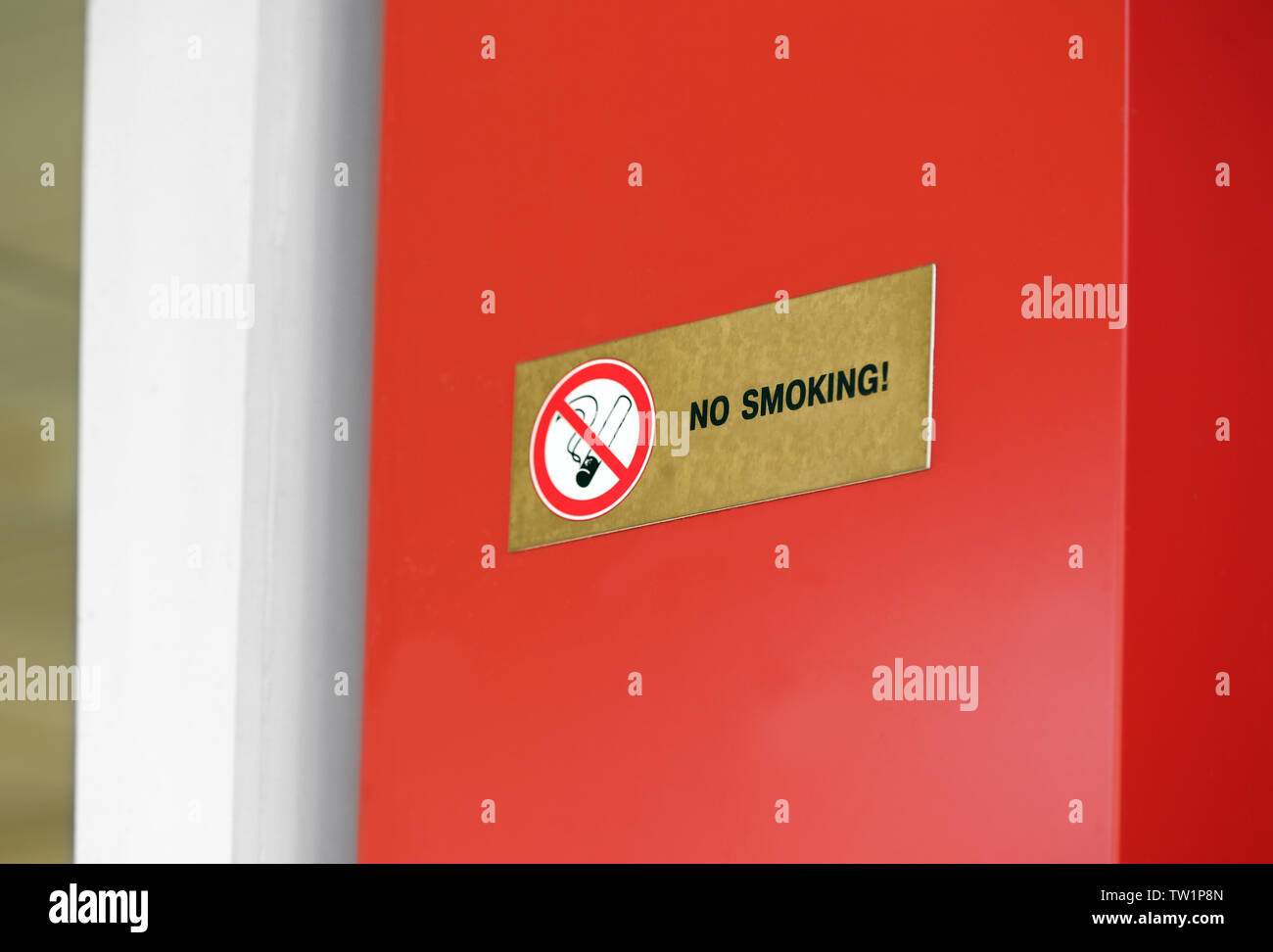 NO SMOKING sign in public place Stock Photo - Alamy