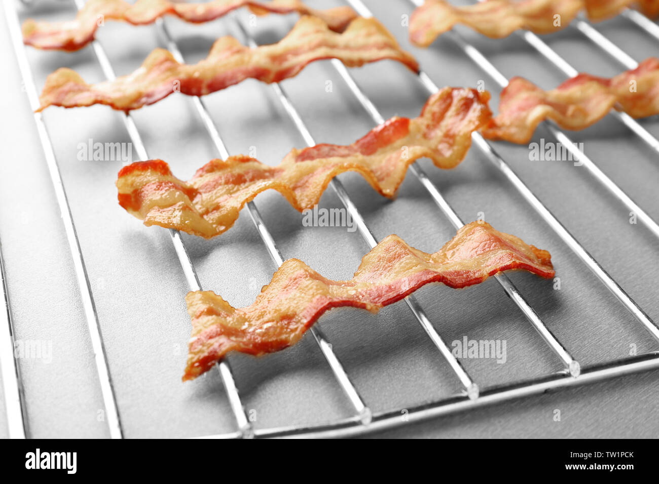 Cooked bacon strips on baking hi-res stock photography and images - Alamy