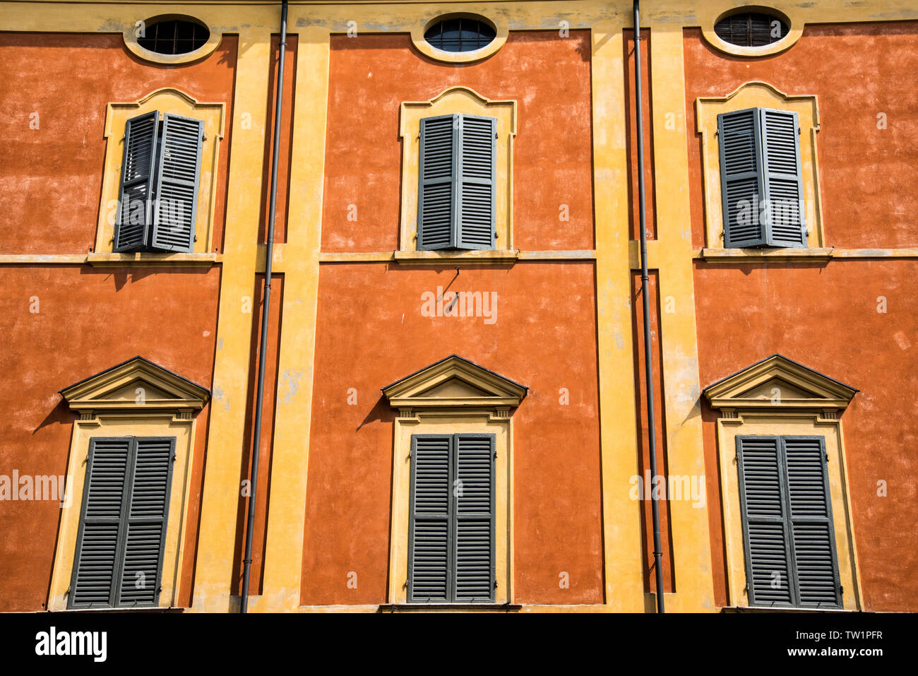 Rectangular windows hi-res stock photography and images - Alamy
