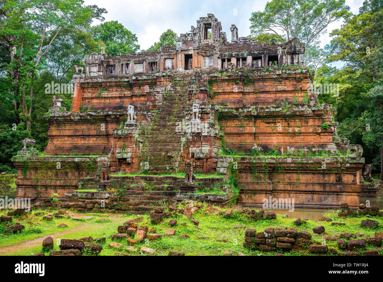 Ruins of a sacrificial temple hidden in the rainforest of Angkor Wat ...