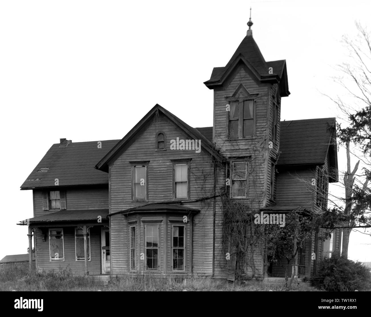 Spooky scene haunted house hi-res stock photography and images - Alamy
