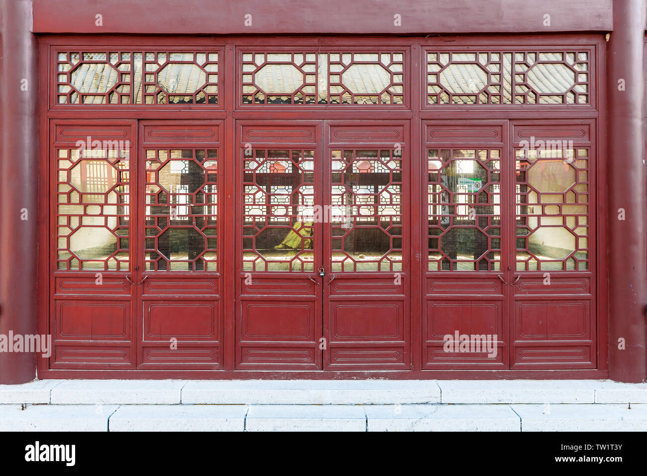 Red Chinese classical doors and windows Stock Photo - Alamy
