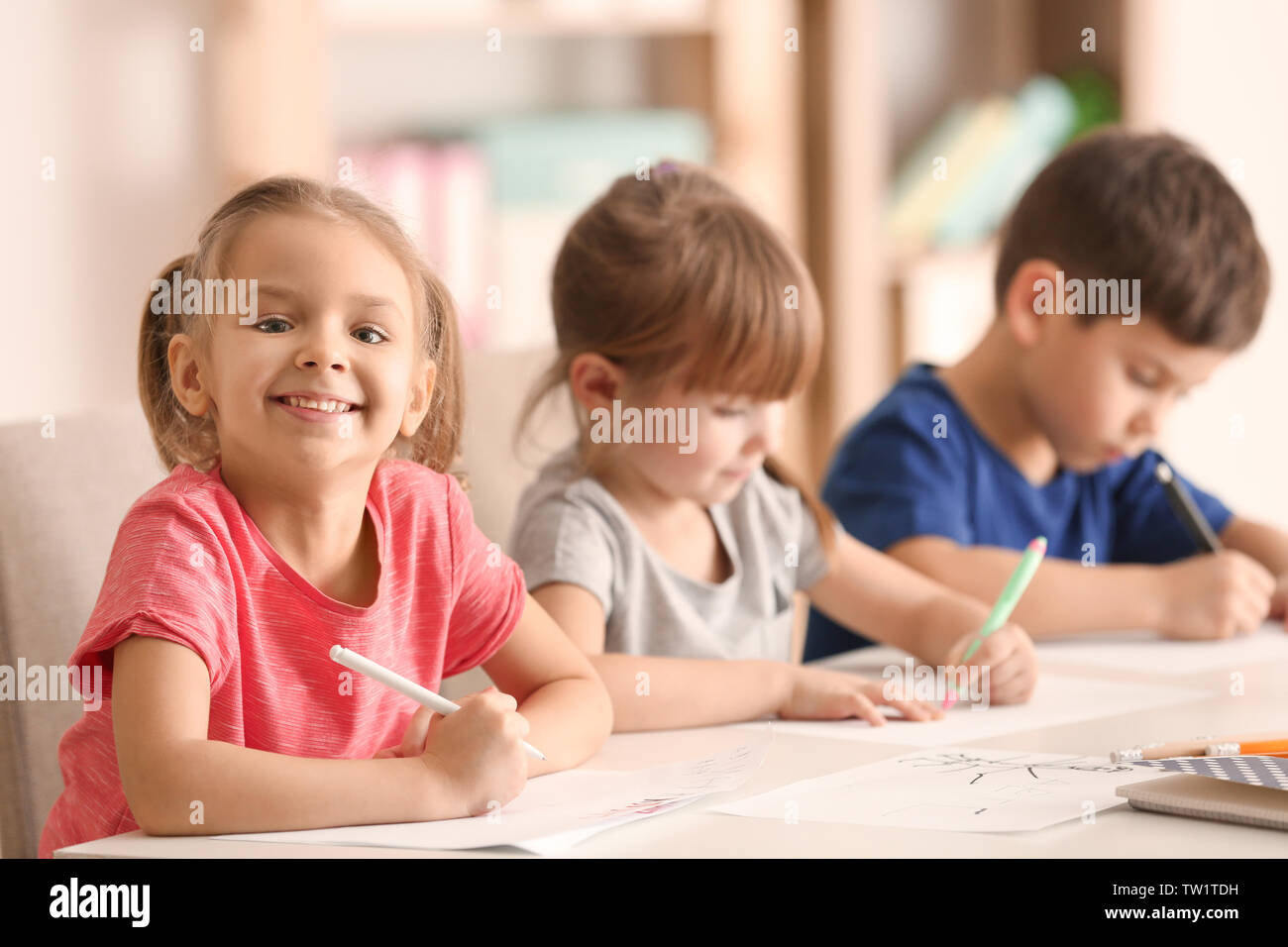 Kids drawing in classroom hi-res stock photography and images - Alamy