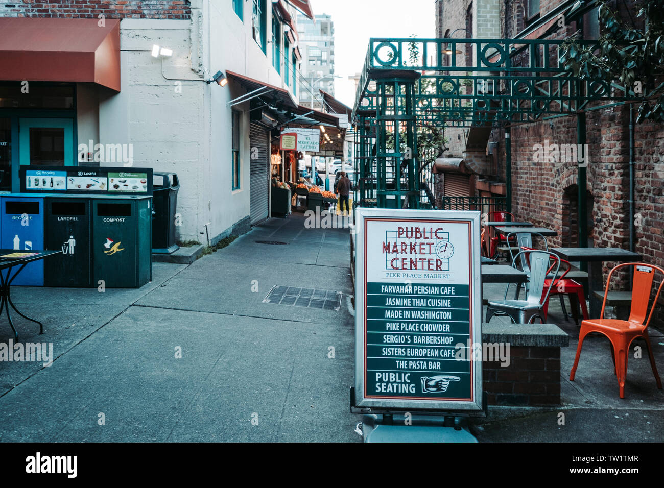 Beautiful architecture of old building and shopping street in Seattle ...