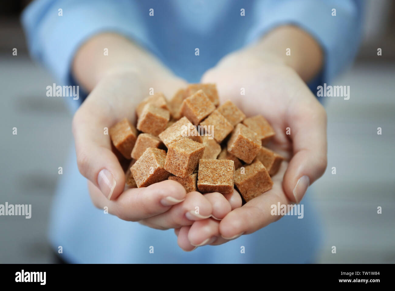 Hand holding sugarcane hi-res stock photography and images - Alamy
