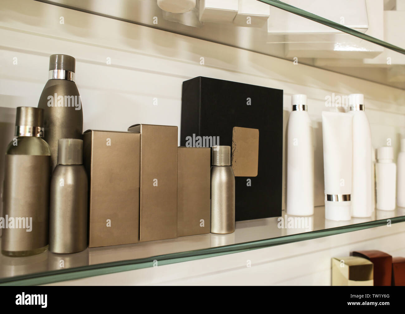 Deodorant store shelf hi-res stock photography and images - Alamy