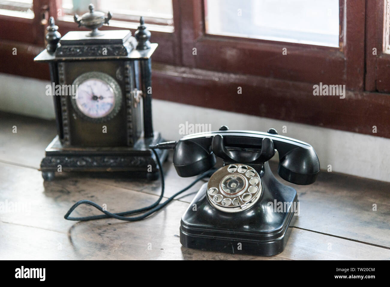 Old fashioned military radio hi-res stock photography and images - Alamy