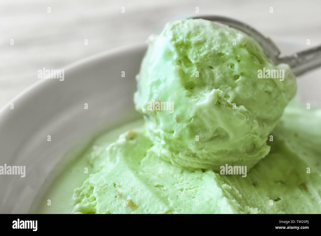 Scooping icecream hi-res stock photography and images - Alamy