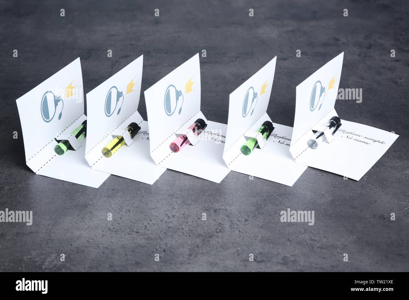 Perfume test and paper hi-res stock photography and images - Alamy