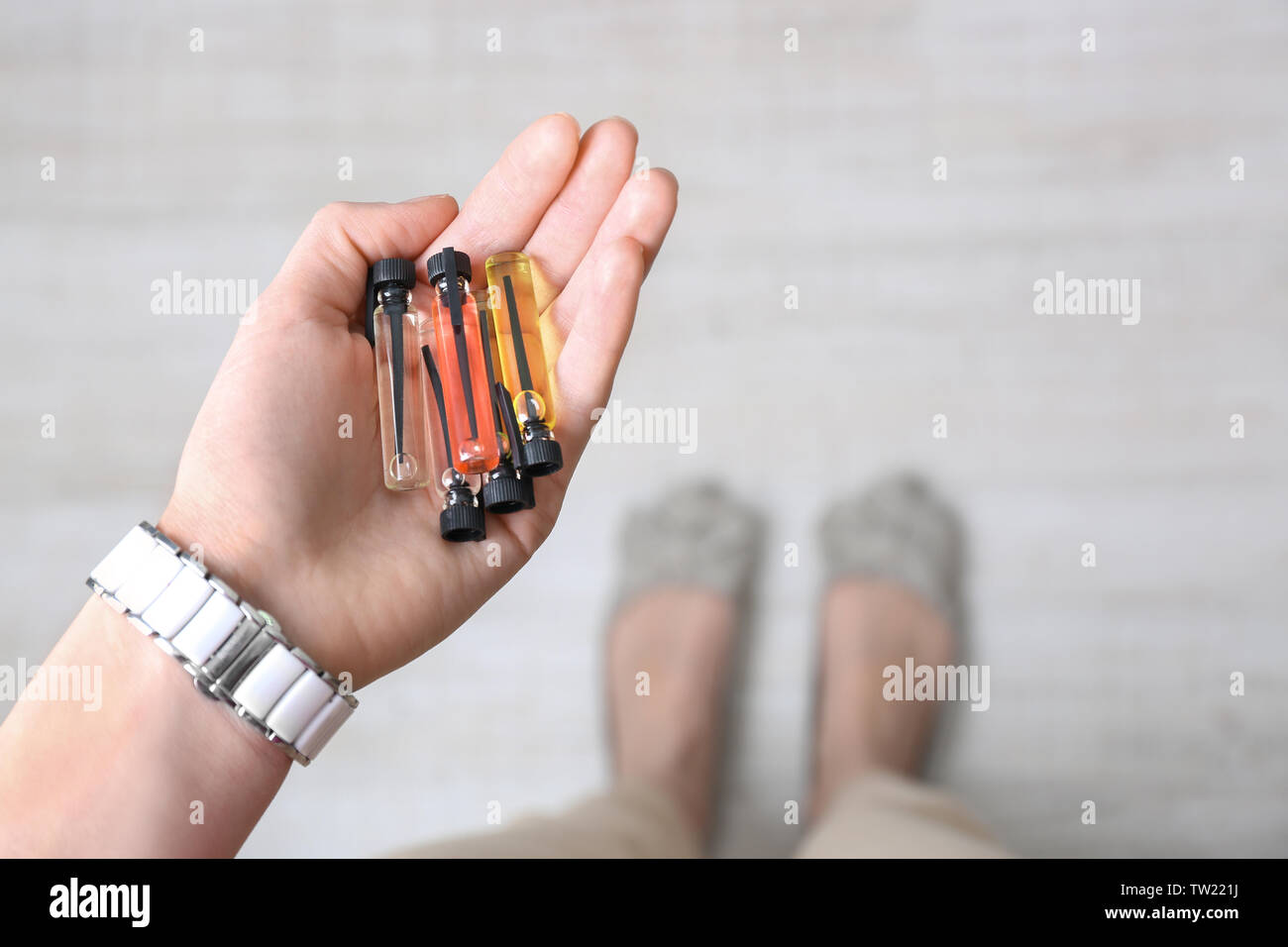 Different perfume samples in female hand Stock Photo - Alamy