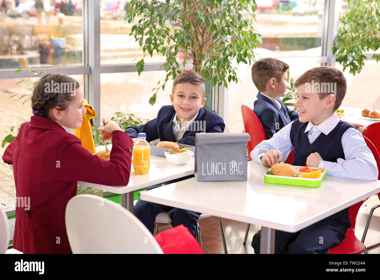 Boys eating lunch school hi-res stock photography and images - Alamy