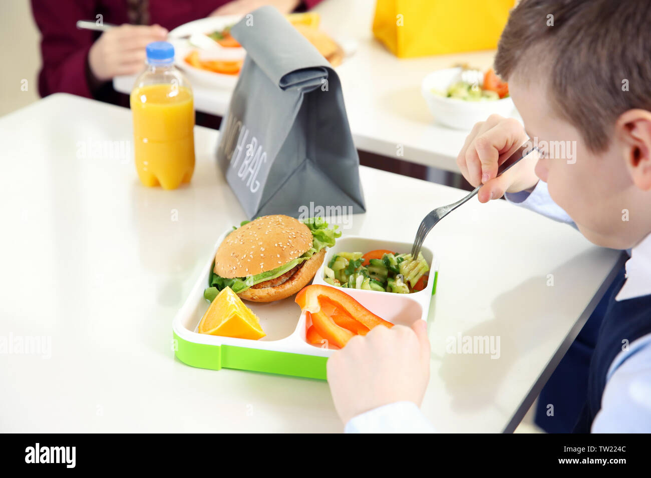 Kids eating lunch in school canteen hi-res stock photography and images ...