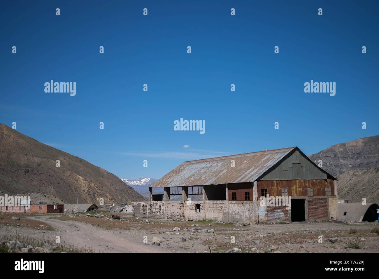 Rusty old abandoned meat factory in a large desert area Stock Photo - Alamy
