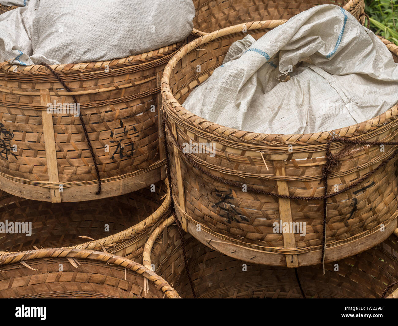 Tea baskets hi-res stock photography and images - Alamy