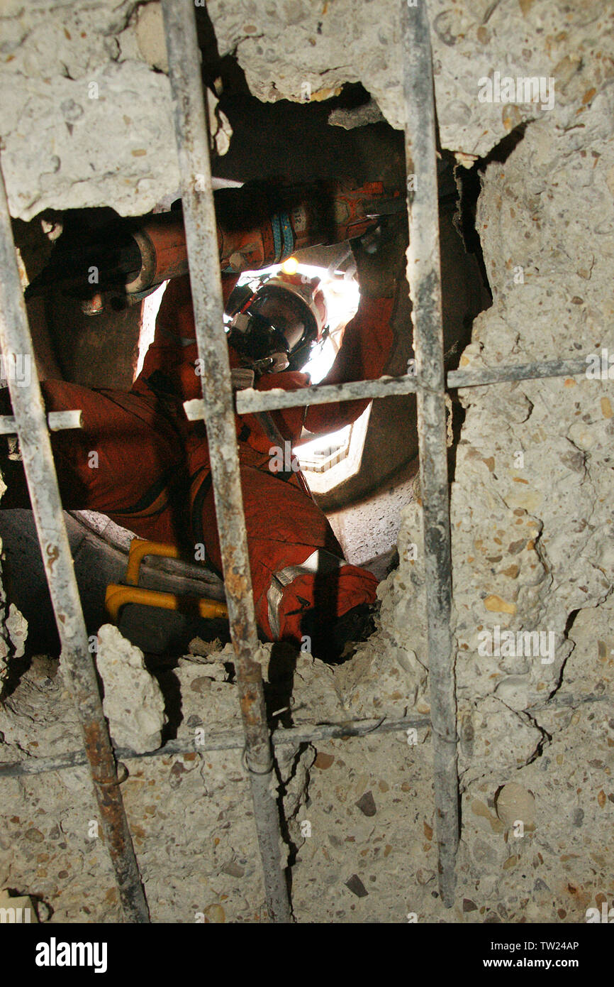 Casualty rescue hi-res stock photography and images - Alamy